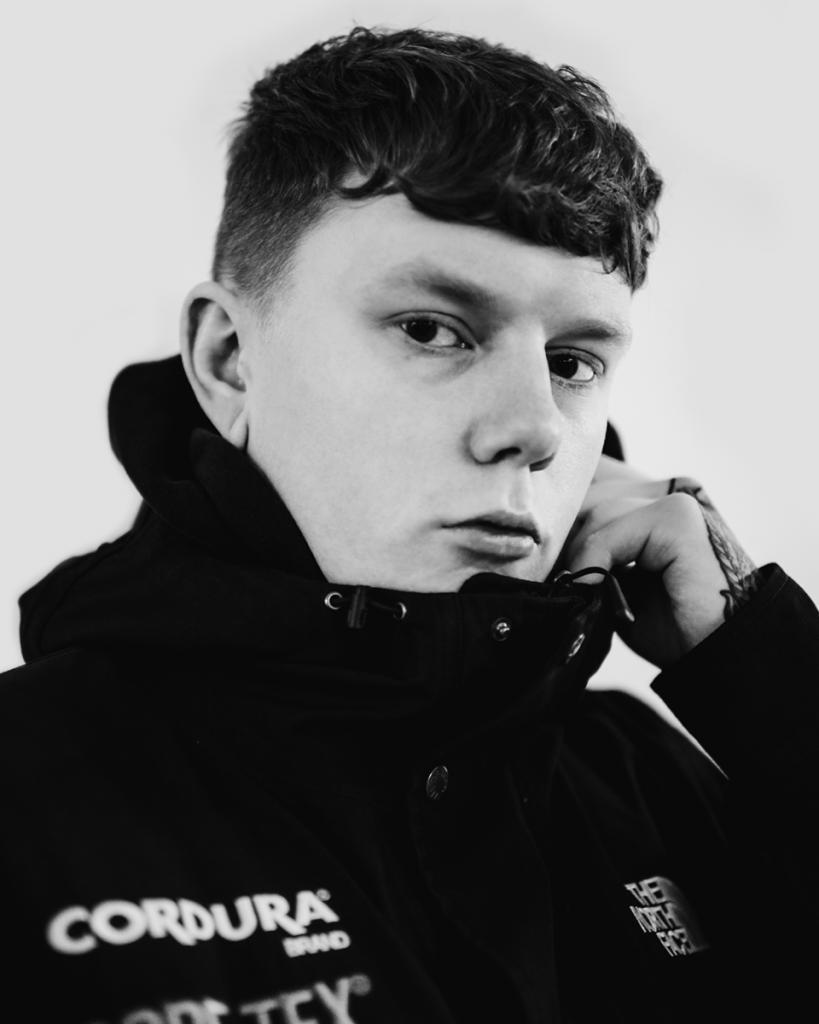 Tsuki de Crucast réfléchit sur le nouvel album "Redemption" et les ...