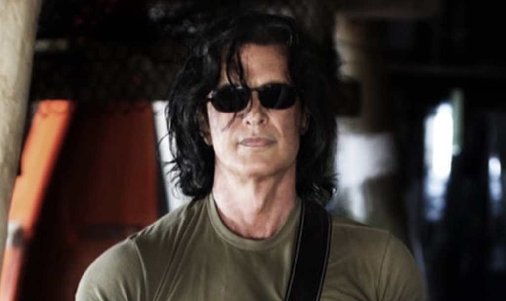 KANE ROBERTS parle du remplacement de NITA STRAUSS dans le groupe d ...