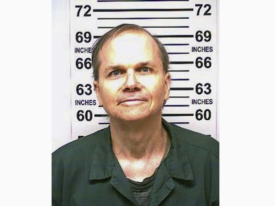 Mark David Chapman, l'assassin de John Lennon, se voit refuser la ...