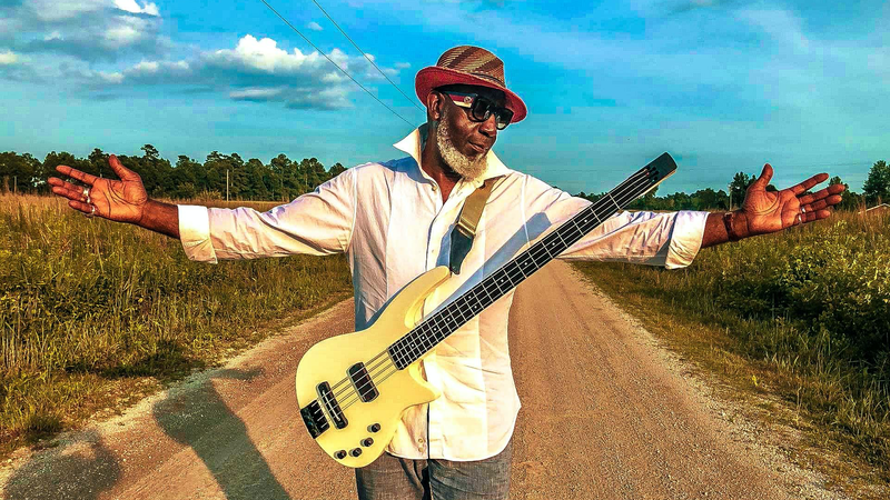 Le bassiste Jamaaladeen Tacuma explore ses racines familiales vibrantes ...