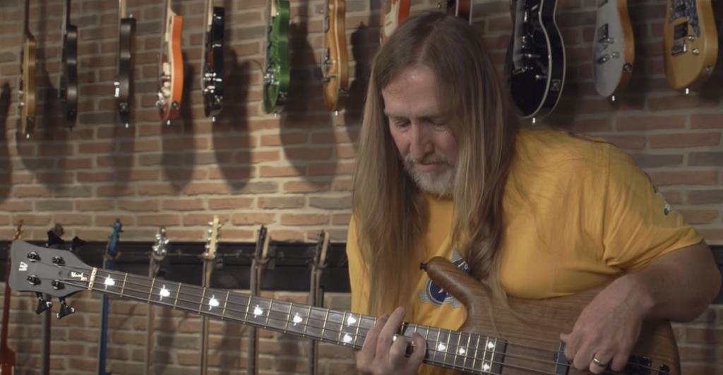 Le bassiste de KYUSS SCOTT REEDER est sur le point de rejoindre TOOL en ...