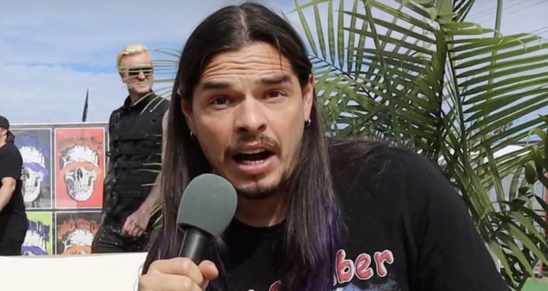 CHRIS GARZA de SUICIDE SILENCE nomme la pire chose à propos d'être dans ...