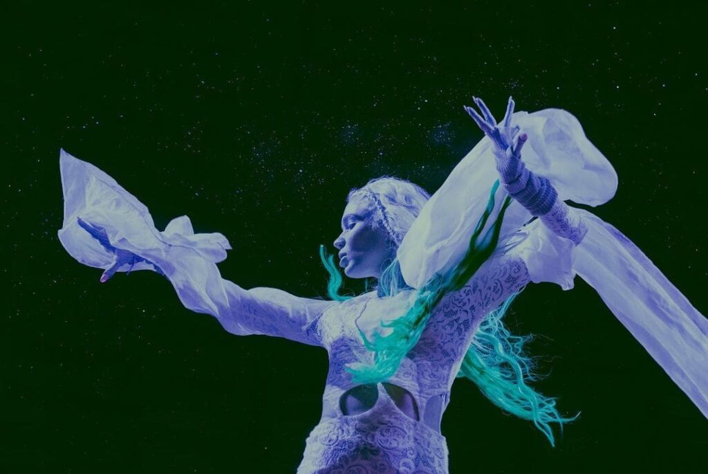 Grimes a développé une version IA d'elle-même pour promouvoir la ...