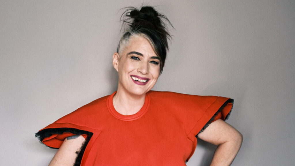 Kathleen Hanna, la chanteuse de Bikini Kill, revient sur ses mémoires ...