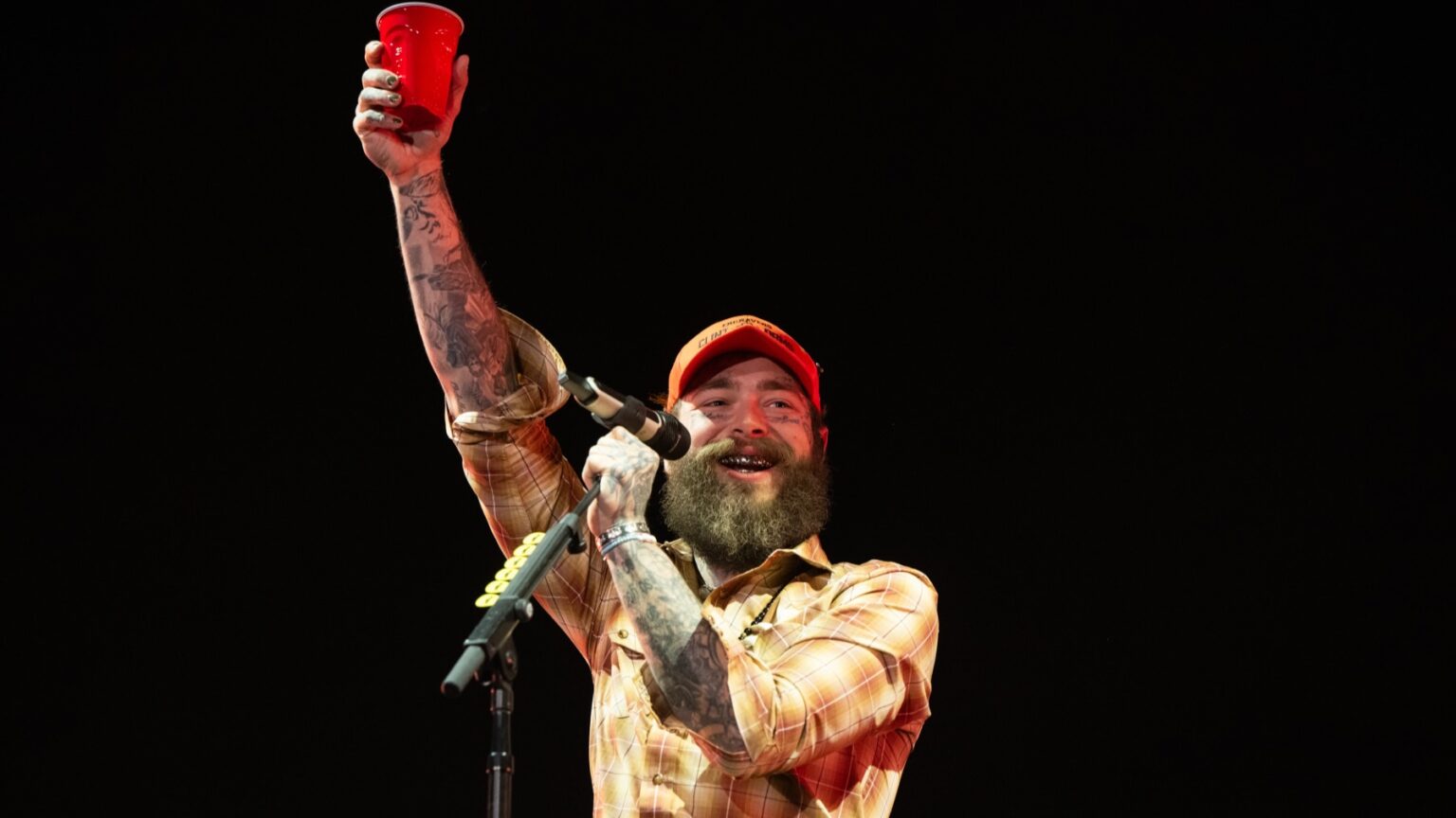 Post Malone annonce une tournée de musique country en 2024
