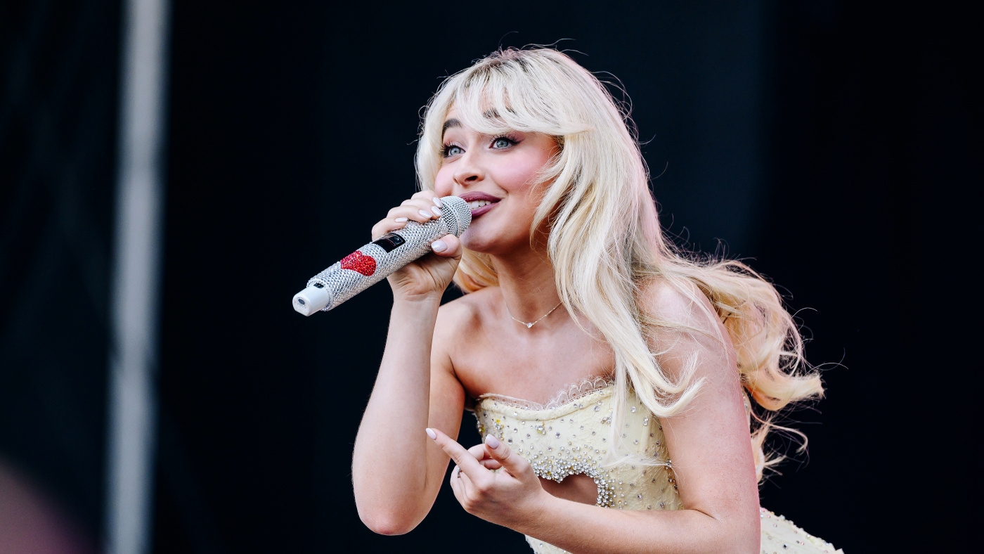 Sabrina Carpenter remporte son premier single n°1 avec « Please Please ...