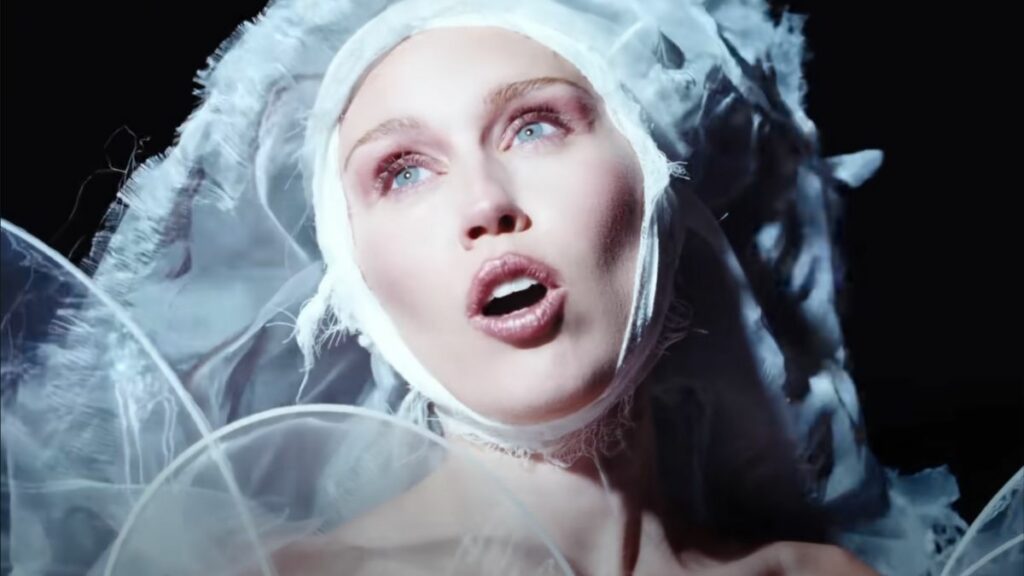 Miley Cyrus libère quelque chose de beau (Deluxe), partage des chansons ...